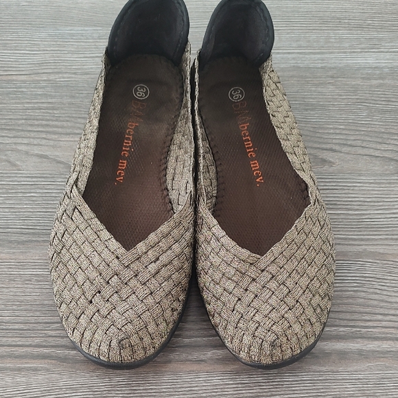bernie mev. | Shoes | Bernie Mev Womens Woven Catwalk Gold Black Flats ...